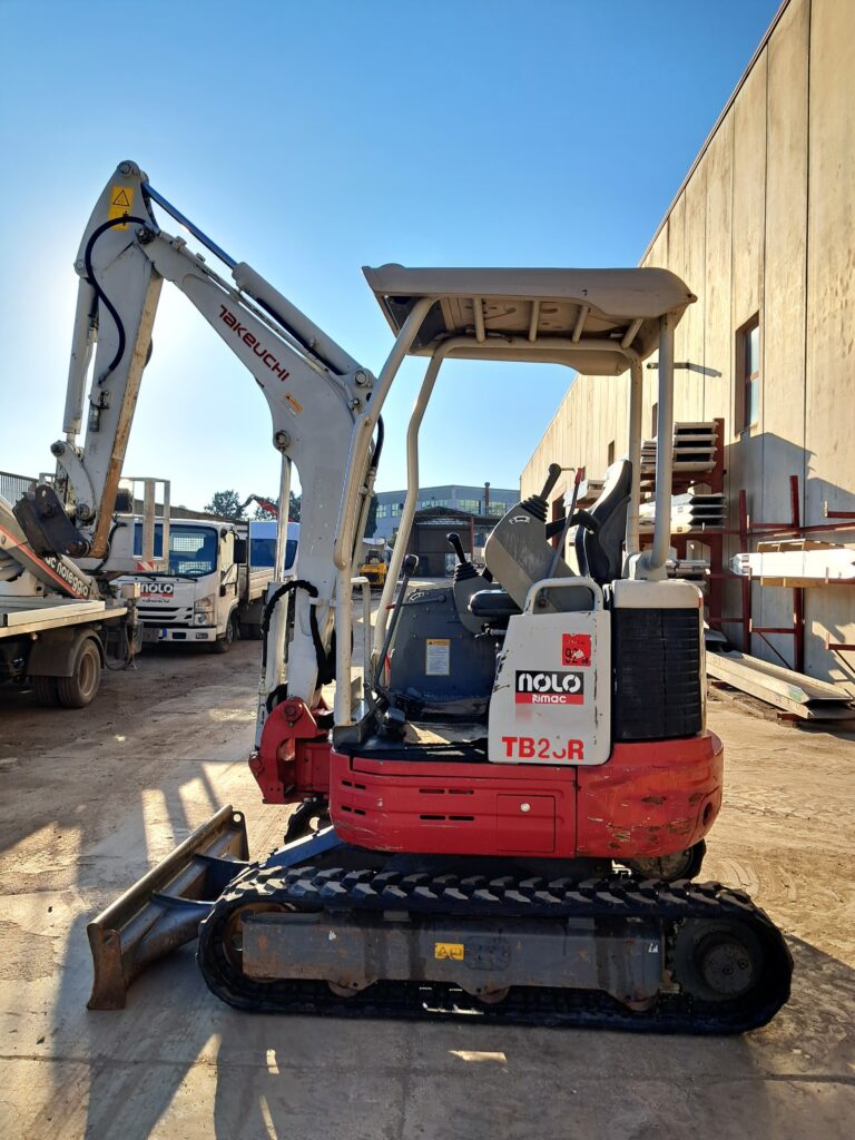 MINIESCAVATORE TB23R TAKEUCHI